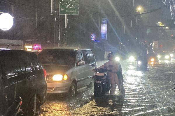 Update Banjir Jakarta: 35 RT Masih Terendam, Ketinggian Air Tembus 1,3 Meter