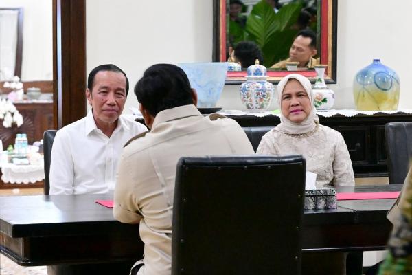 Foto-Foto Prabowo Sowan ke Kediaman Jokowi di Solo