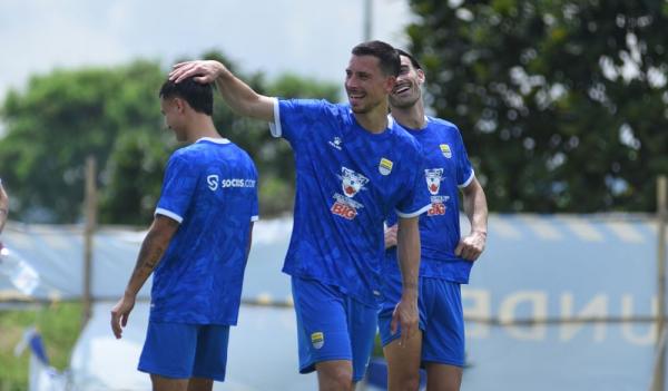 Thom Haye dan Eliano Reijnders Siap Debut, Tiket Persib vs Persebaya Laris Manis - Bagian All