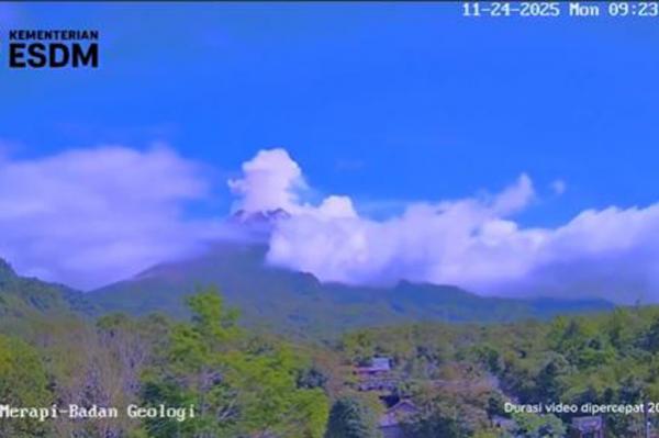 Gunung Merapi Hari Ini Luncurkan Awan Panas Guguran 1,5 Km, Status ...