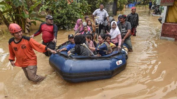 Ketinggian Air hingga 1,2 Meter, Perahu Karet Disiapkan untuk Evakuasi ...