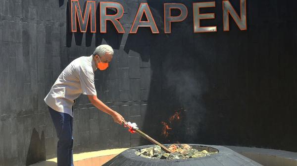 Penampakan Api Abadi Mrapen Kembali Menyala