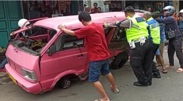 3 Orang Tewas Dalam Tabrakan Maut Mitsubishi Expander Vs Angkot Di