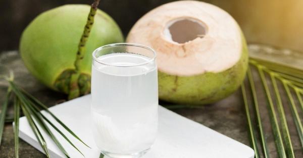 6 Manfaat Air Kelapa Muda, Bantu Percantik Kulit Bahkan Bisa Turunkan Berat Badan