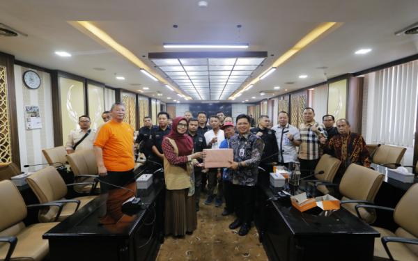 DPRD Jabar Terima Studi Komparasi DPRD Kalsel Terkait Pengelolaan ... DPRD Jabar Terima Studi Komparasi DPRD Kalsel Terkait Pengelolaan ...