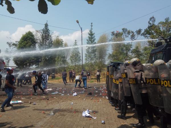 Pendemo hingga Wartawan Kena Gas Air Mata, Ternyata Hanya Simulasi Pengamanan Pemilu 2024 ...