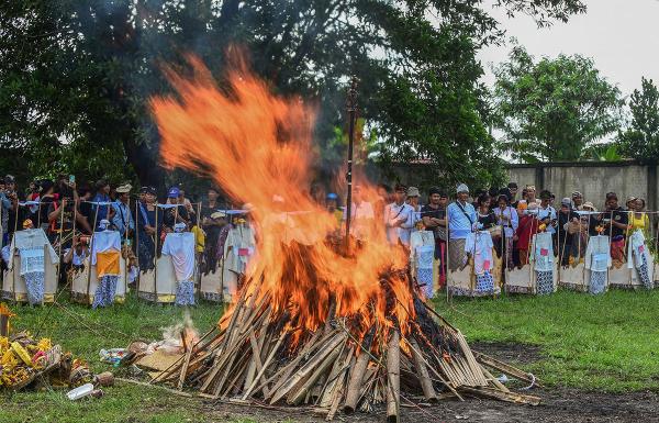 Potret Ngaben Massal Ummat Hindu Sumsel