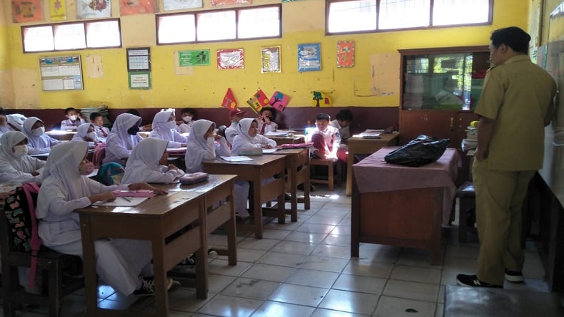 Polemik Pemecatan Guru Honorer, DPRD DKI akan Panggil Disdik untuk ... Polemik Pemecatan Guru Honorer, DPRD DKI akan Panggil Disdik untuk ...
