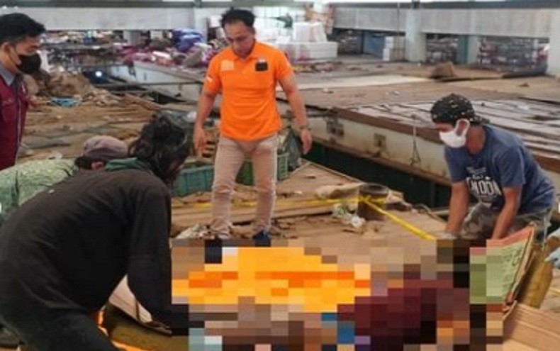 Geger Mayat di Pasar Flamboyan Pontianak, Kondisi Membusuk Pakai Baju ... Geger Mayat di Pasar Flamboyan Pontianak, Kondisi Membusuk Pakai Baju ...