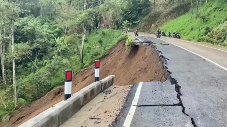Akses Menuju Gunung Bromo di Pasuruan Diterjang Longsor, Ini Sebarannya ... Akses Menuju Gunung Bromo di Pasuruan Diterjang Longsor, Ini Sebarannya ...