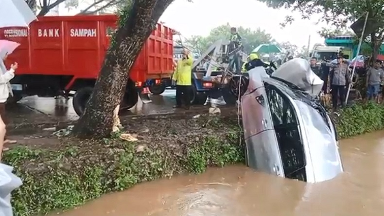 Kronologi Mobil Angkut Sekeluarga Terjun ke Sungai Pangkep hingga Tewaskan 5 Orang | News+ on RCTI+