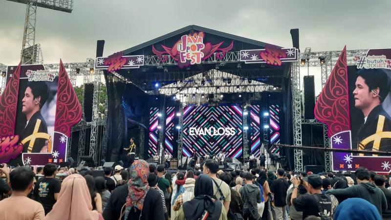 Evan Loss Bikin Goyang Sobat Ambyar di Gelaran Java Pop Festival ...