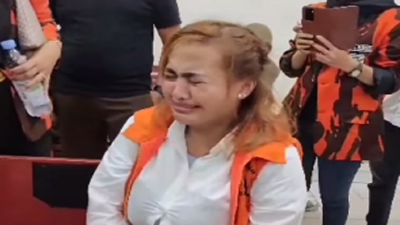 Lina Mukherjee Selebgram Konten Makan Babi Nangis di Sidang Perdana ... Lina Mukherjee Selebgram Konten Makan Babi Nangis di Sidang Perdana ...