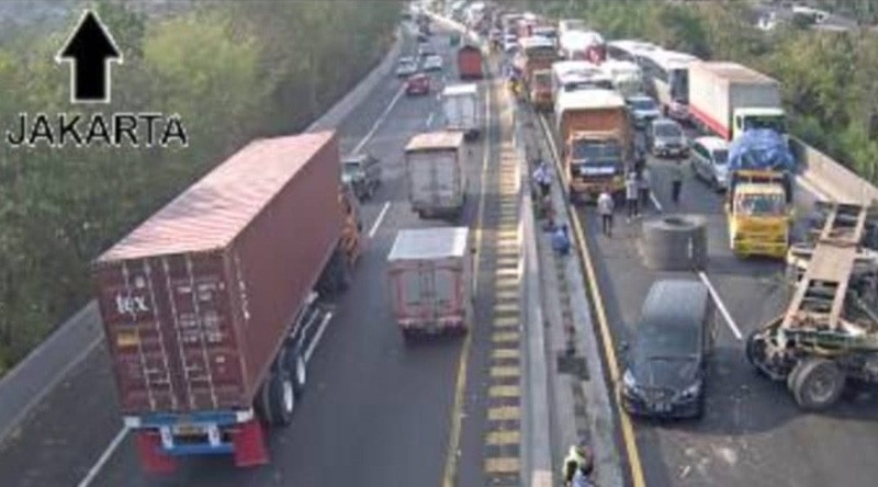 Kronologi Kecelakaan Truk Tronton Tabrak Bus Pariwisata di Tol Semarang ... Kronologi Kecelakaan Truk Tronton Tabrak Bus Pariwisata di Tol Semarang ...