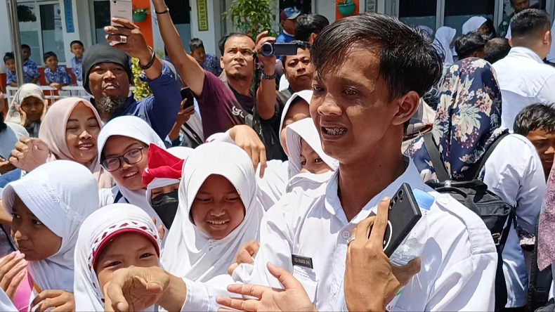 7 Fakta Reza Guru SD di Bogor Pelapor Pungli Batal Dipecat, Siswa dan ...