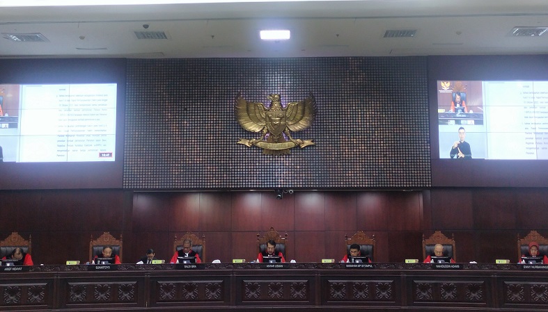 Hakim Guntur Hamzah Absen di Sidang Putusan MK Batas Usia Maksimal ... Hakim Guntur Hamzah Absen di Sidang Putusan MK Batas Usia Maksimal ...