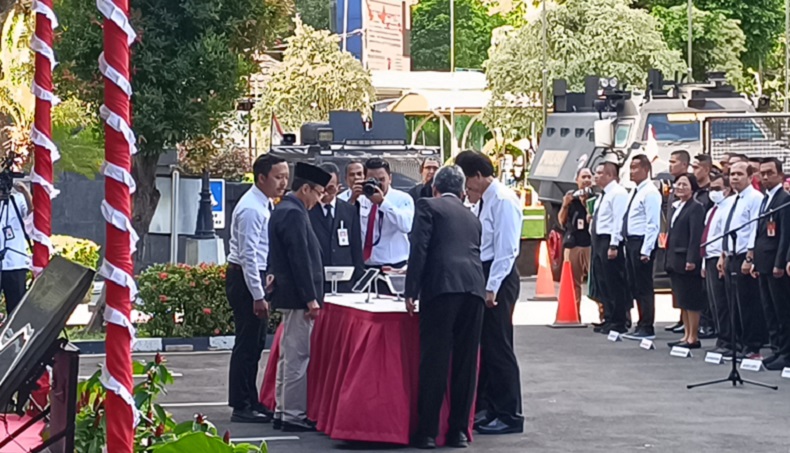 Ketua MK Lantik Gugus Tugas, Siap Tangani Gugatan Sengketa Pemilu 2024 ... Ketua MK Lantik Gugus Tugas, Siap Tangani Gugatan Sengketa Pemilu 2024 ...