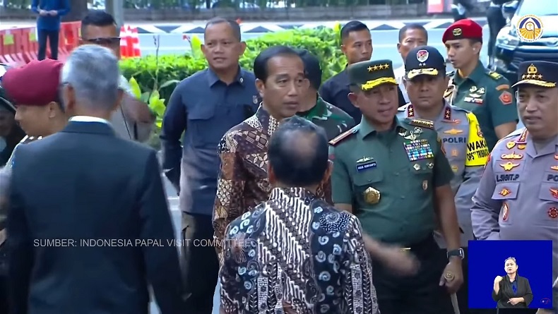 Jokowi Tiba di GBK jelang Misa Agung yang Dipimpin Paus Fransiskus | News+ on RCTI+