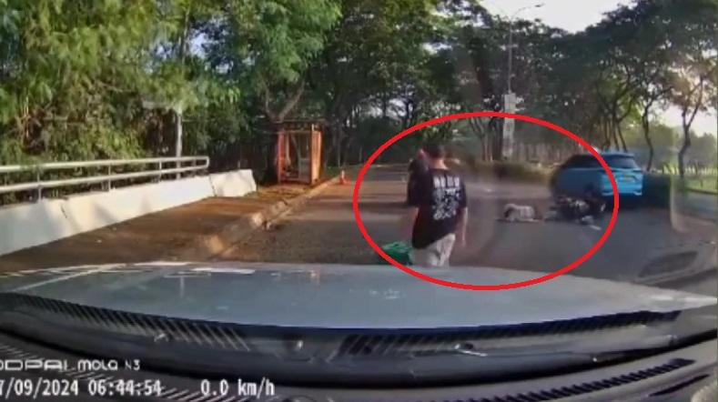 Viral Pemotor Diduga Tewas Ditabrak Lari Mobil di BSD, Netizen Curigai Pemilik Dashcam | News+ ...
