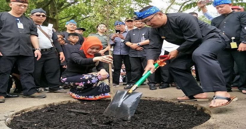 Pulang dari Umrah, Ridwan Kamil Siap Tempur di Pilgub Jabar Pulang dari Umrah, Ridwan Kamil Siap Tempur di Pilgub Jabar