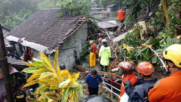 Tiga Warga Yogyakarta Tertimbun Longsor