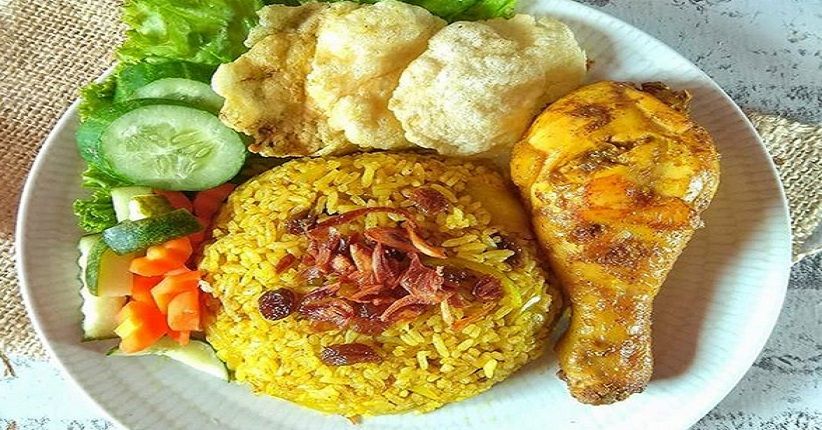 Lezatnya Nasi Goreng Kari Ayam, Lebih Enak Pakai Kismis