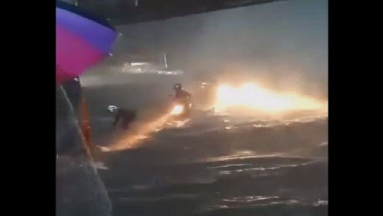 Jalur Padang-Bukittinggi Putus, 3 Jembatan Ambruk dan Terjadi Longsor Jalur Padang-Bukittinggi Putus, 3 Jembatan Ambruk dan Terjadi Longsor