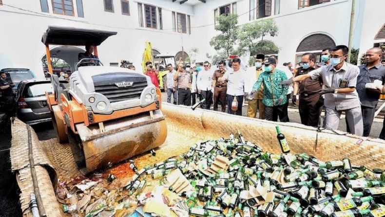 Kejari Bandung Musnahkan Miras dan Narkoba Senilai Rp21 Miliar