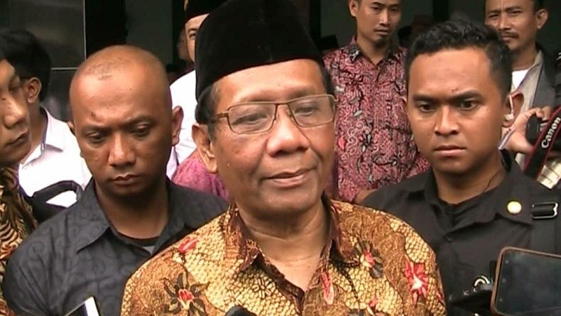 Menko Polhukam Mahfud MD Tegaskan Tidak Boleh Ada Sweeping Perayaan Natal Menko Polhukam Mahfud MD Tegaskan Tidak Boleh Ada Sweeping Perayaan Natal