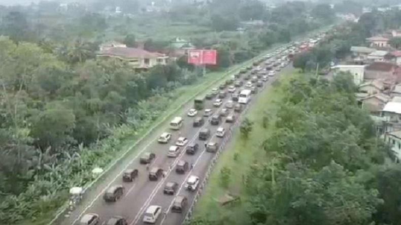 Jalur Puncak Bogor Macet 8 Kilometer Pagi Ini