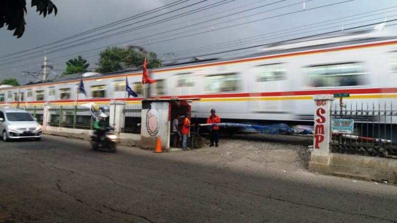 Sering Jadi Penyebab Kecelakaan, Perlintasan Kereta Sebidang Capai 5. ... Sering Jadi Penyebab Kecelakaan, Perlintasan Kereta Sebidang Capai 5. ...