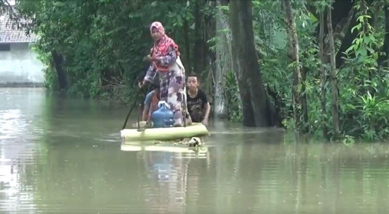 Sudah 2 Hari, Banjir akibat Tanggul Jebol di Jombang Tak Kunjung Surut