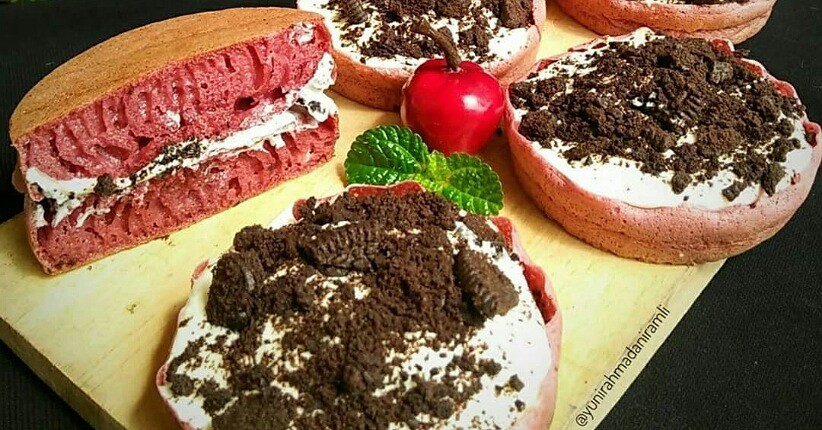 Mencicipi Martabak Red Velvet Mini dengan Taburan Cream Cheese dan Oreo