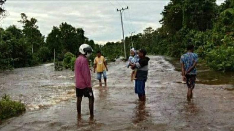 Lima Hari Diguyur Hujan Deras, Ratusan Rumah Warga di Fakfak Terendam ... Lima Hari Diguyur Hujan Deras, Ratusan Rumah Warga di Fakfak Terendam ...
