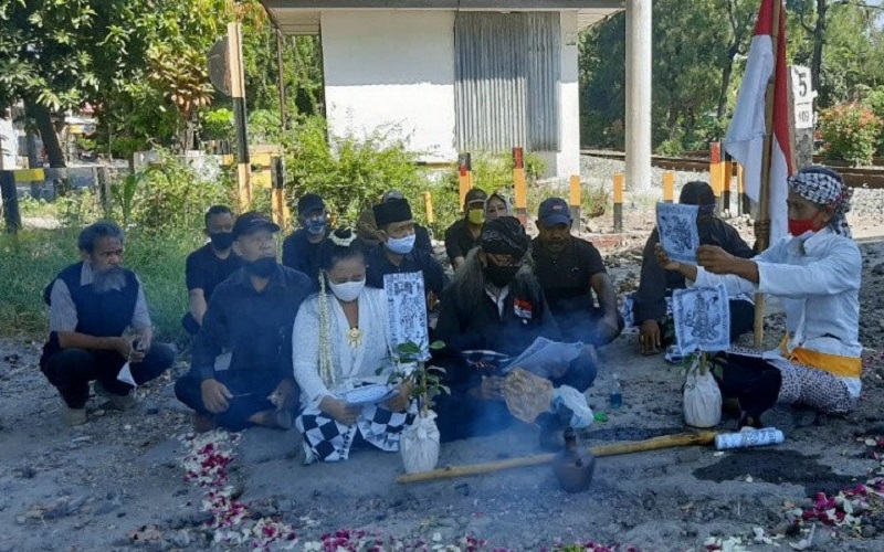 1 Tahun Tragedi Tabrak Lari di Flyover Solo, Keluarga Gelar Ritual Ruwatan 1 Tahun Tragedi Tabrak Lari di Flyover Solo, Keluarga Gelar Ritual Ruwatan