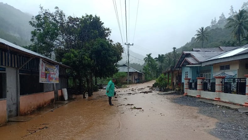 Sungai Paiman Meluap, Sejumlah Kecamatan di Pesisir Selatan Dilanda Banjir