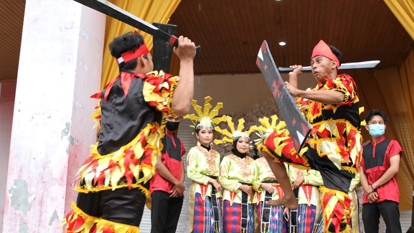 Deretan Penari Adat Suku Tolaki Sulawesi Tenggara - Bagian 2