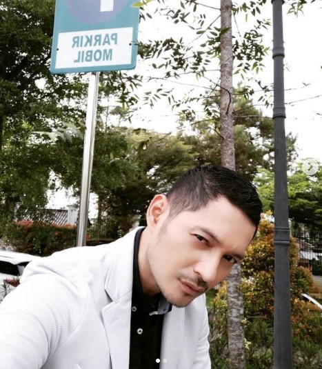 4 Penampilan Modis Evan Sanders yang Curi Perhatian, Nomor 3 Bikin Gemas