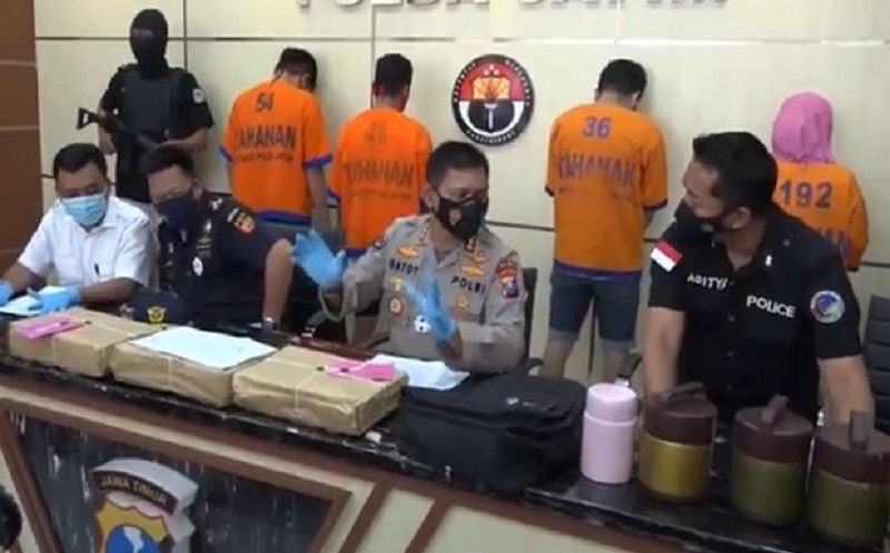 Tangkap 4 Pengedar Polda Jatim Amankan 6 Kg Sabu Dalam Termos Asal
