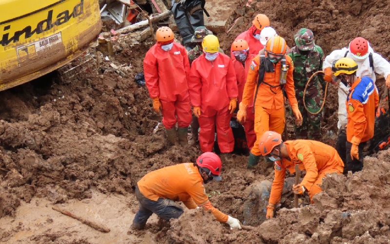 Sore Ini Tim Sar Temukan 2 Korban Longsor Cimanggung Total Meninggal 19