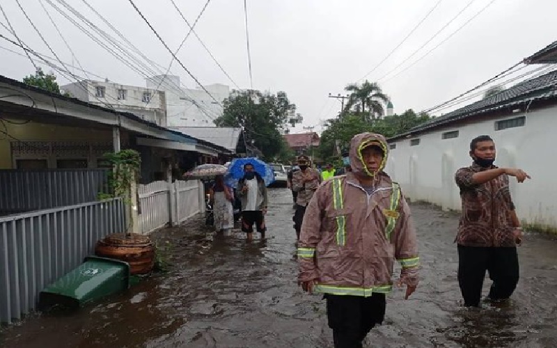 Kapolresta Banjarmasin Tinjau Kondisi Korban Banjir di Posko Tanggap ... Kapolresta Banjarmasin Tinjau Kondisi Korban Banjir di Posko Tanggap ...
