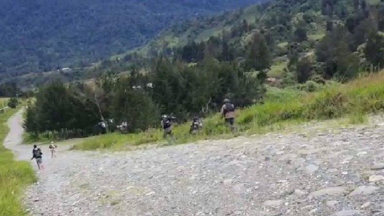 Lokasi Terlacak, Pasukan Khusus TNI Polri Buru 9 KKB di Hutan ... Lokasi Terlacak, Pasukan Khusus TNI Polri Buru 9 KKB di Hutan ...