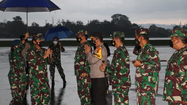 Kapolda Bali Sambut Kedatangan Panglima Tni Dan Kapolri Tiba Untuk