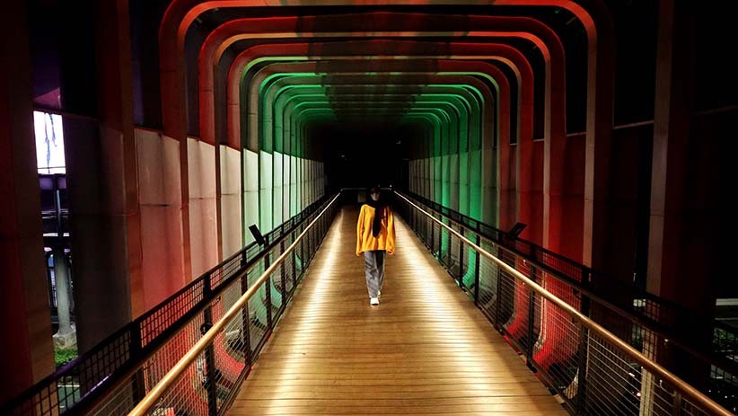 Jembatan Penyeberangan di Jakarta Dihiasi Lampu Berwarna Bendera Palestina Jembatan Penyeberangan di Jakarta Dihiasi Lampu Berwarna Bendera Palestina