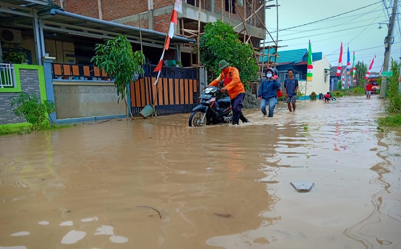 Diguyur Hujan Semalaman, Tiga Perumahan di Parung Panjang Bogor Masih Terendam Banjir