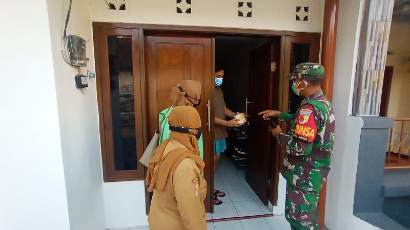 Kodim 0818 Malang-Batu Distribusikan Obat Gratis untuk Pasien Isoman