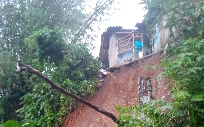 Diguyur Hujan sejak Siang, Tebing Setinggi 15 Meter di Bogor Selatan Longsor