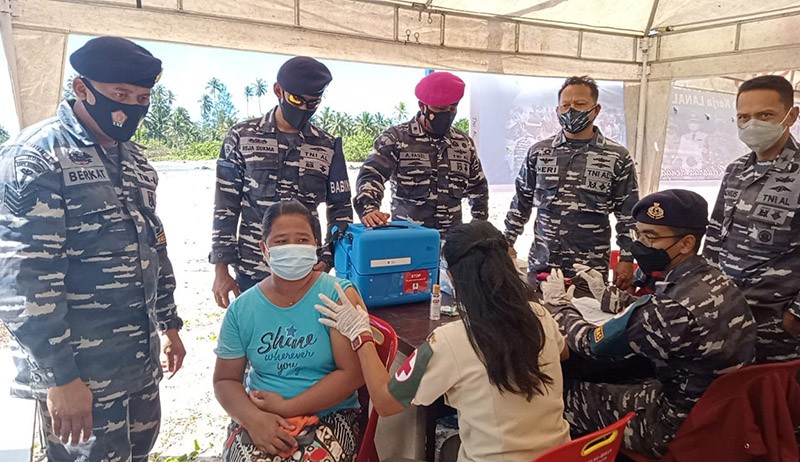 Pangkalan TNI AL Nias Gelar Serbuan Vaksinasi Pangkalan TNI AL Nias Gelar Serbuan Vaksinasi
