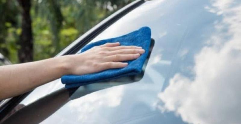 Cara Merawat Kaca Mobil agar Tidak Berjamur dan Kusam