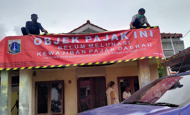 Tak Bayar Pajak Belasan Tahun, 3 Bangunan Ini Dipasang Spanduk Peringatan